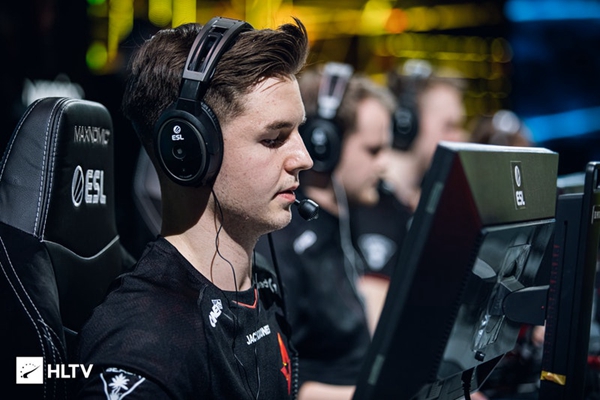 device：CS是一个比谁先击杀对手的游戏_5EPlay - 5EPlay赛凡网