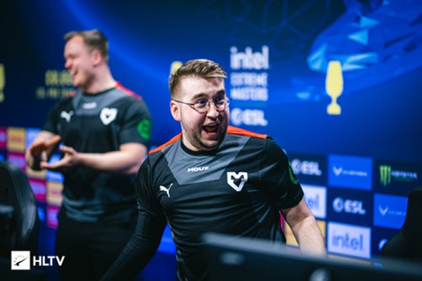 torzsi：首次登台有些紧张，紧张情绪是一把双刃剑