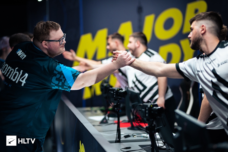 巅峰的故去 今天是胖球离开NAVI阵容一周年