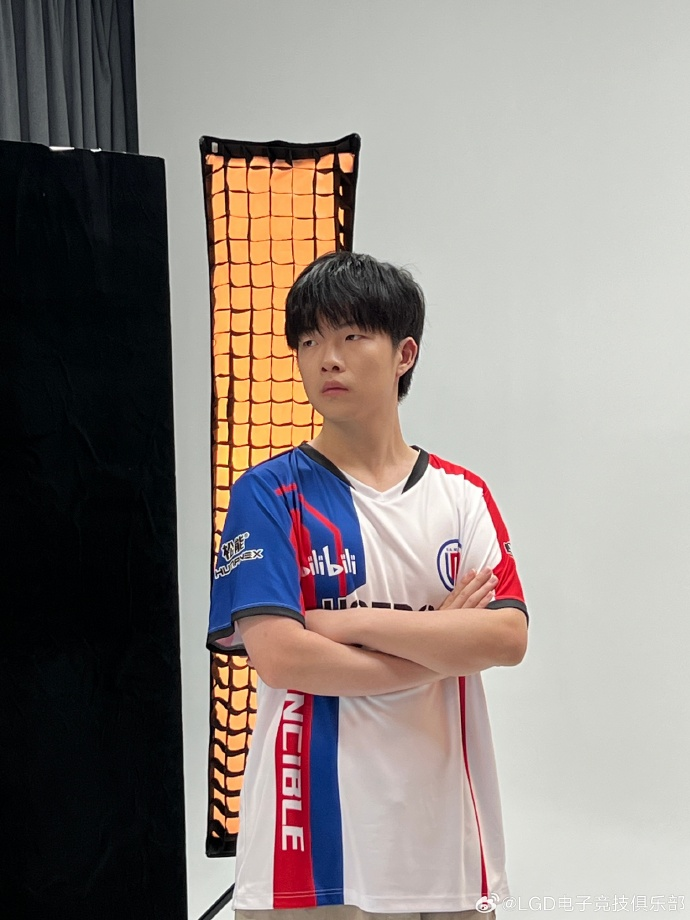 LGD全新定妆照来袭，五人风格各异Niu神黑虎掏心_5EPlay - 5EPlay赛凡网