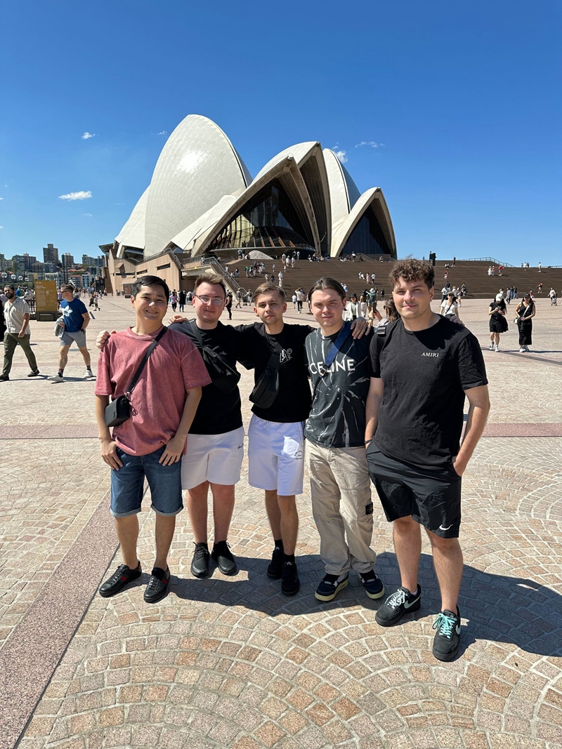 C9抵达悉尼 五名队员打卡地标悉尼歌剧院_5EPlay - 5EPlay赛凡网