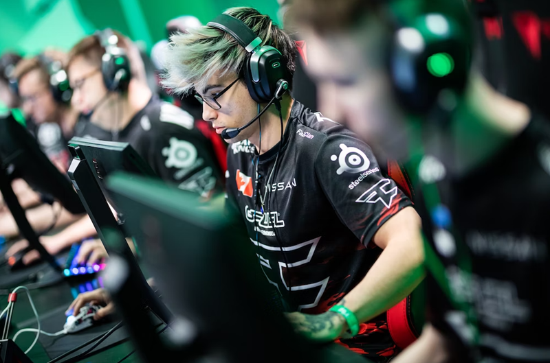 平平无奇到狂拽酷炫 16图回顾Twistzz发型变迁_5EPlay - 5EPlay赛凡网