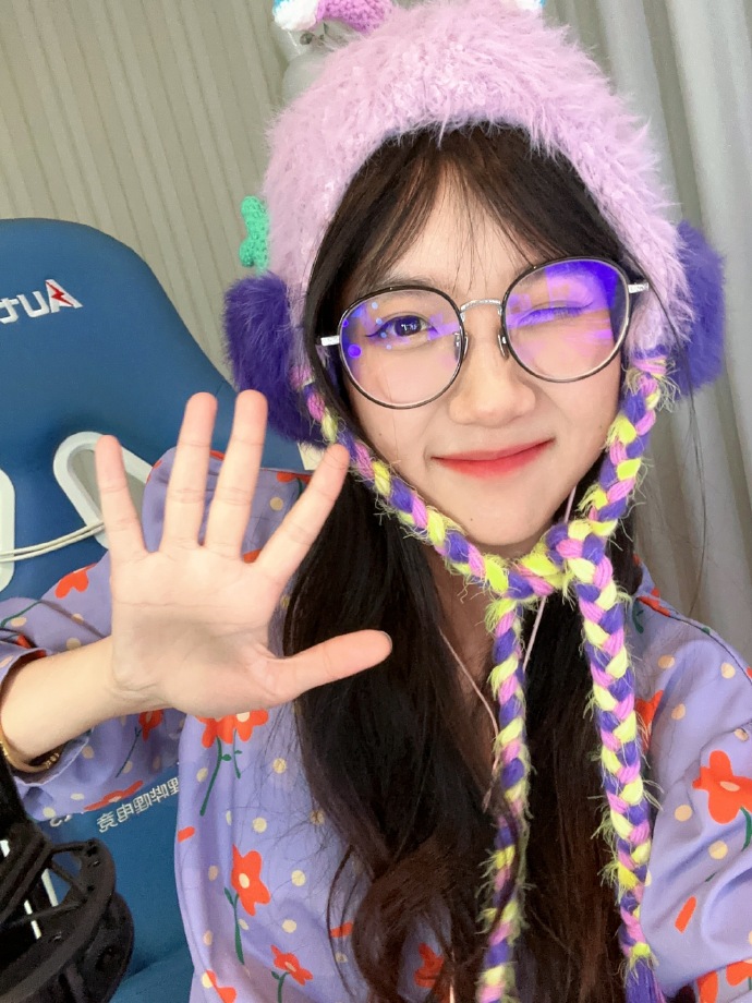 LPL官方解说mage微博晒照：引领潮流_5EPlay - 5EPlay赛凡网