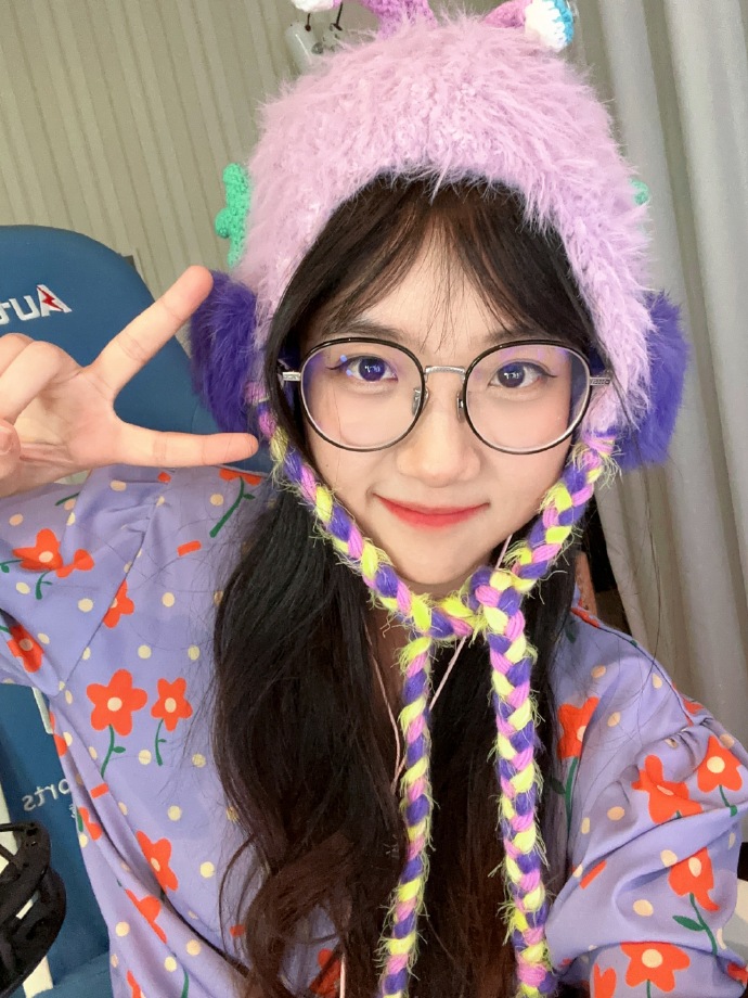 LPL官方解说mage微博晒照：引领潮流_5EPlay - 5EPlay赛凡网