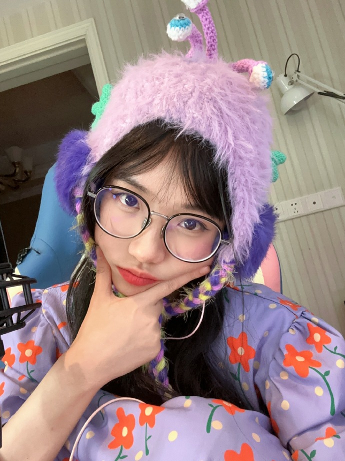 LPL官方解说mage微博晒照：引领潮流_5EPlay - 5EPlay赛凡网