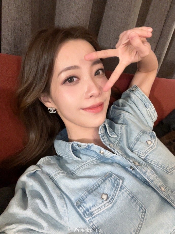 主持人希然Iris微博晒照：文案没想好 你来说_5EPlay - 5EPlay赛凡网