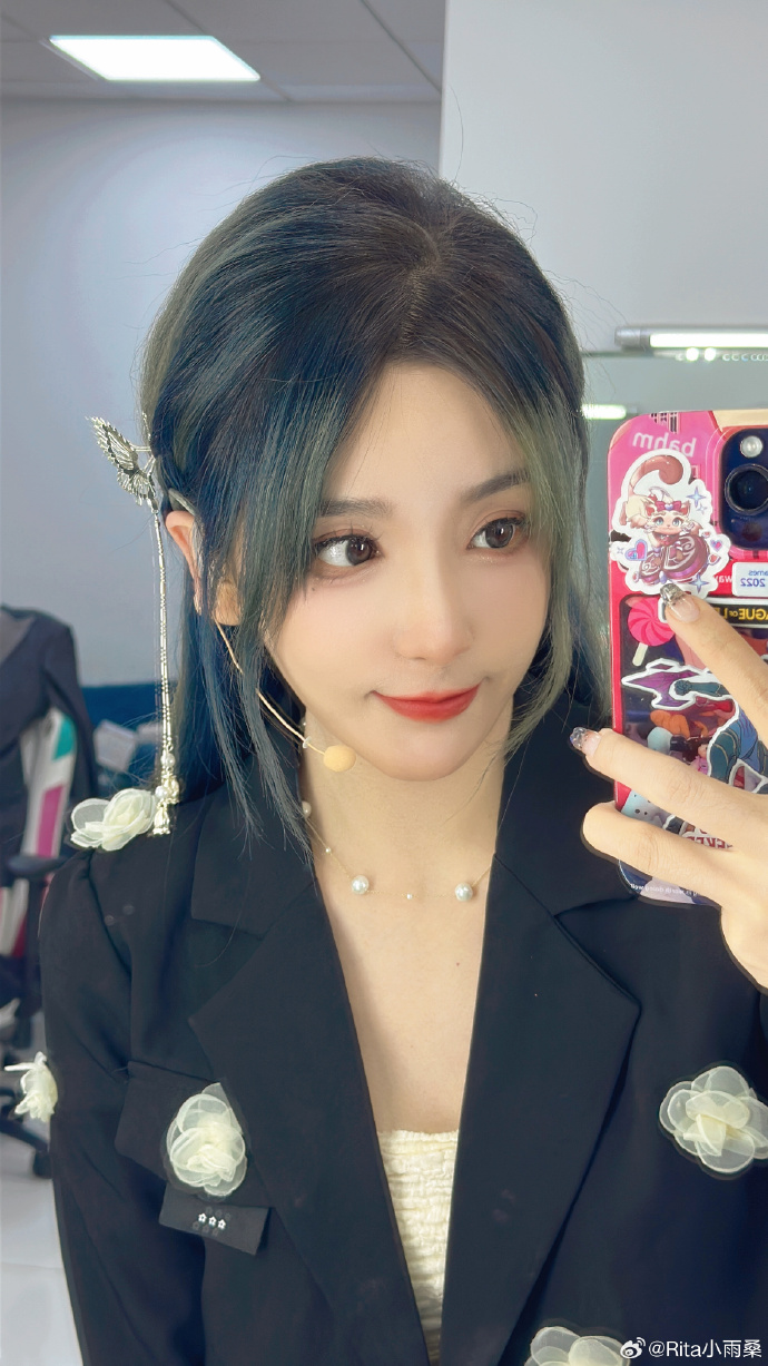 LPL官方解说Rita晒照：“塔的S13全纪录”有几张_5EPlay - 5EPlay赛凡网