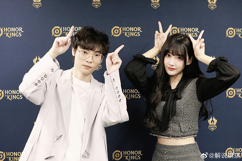 解说琪琪晒与Gemini合照：郭老师好久不见！巅峰第七单杀乔兮！_5EPlay - 5EPlay赛凡网