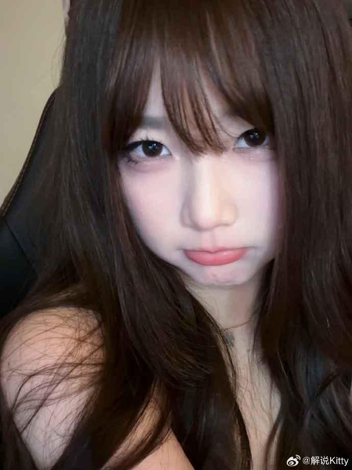 解说Kitty微博晒照：喜欢二次元？_5EPlay - 5EPlay赛凡网