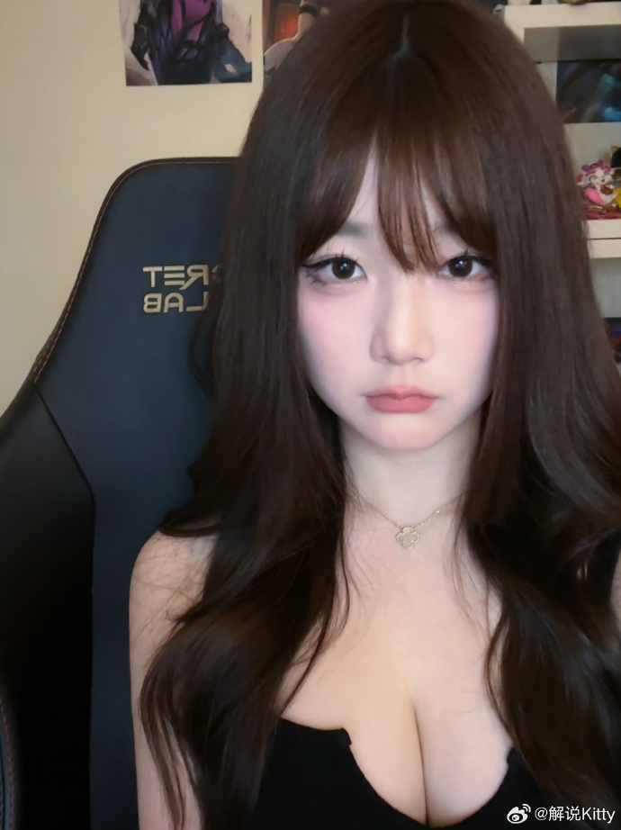解说Kitty微博晒照：喜欢二次元？_5EPlay - 5EPlay赛凡网