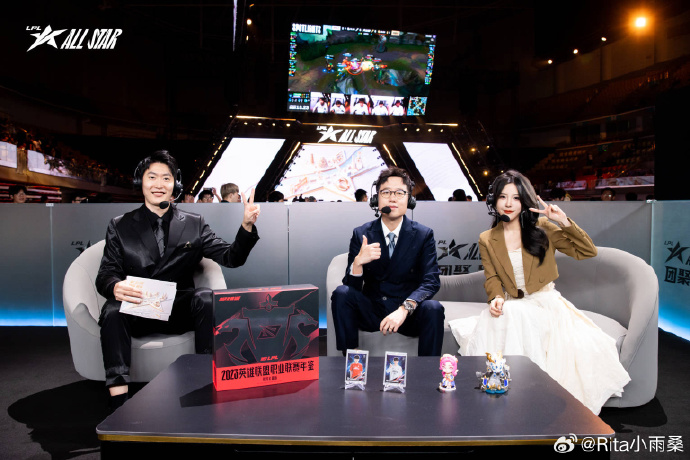 LPL解说Rita晒全明星返图：终于穿上了这条白裙子_5EPlay - 5EPlay赛凡网