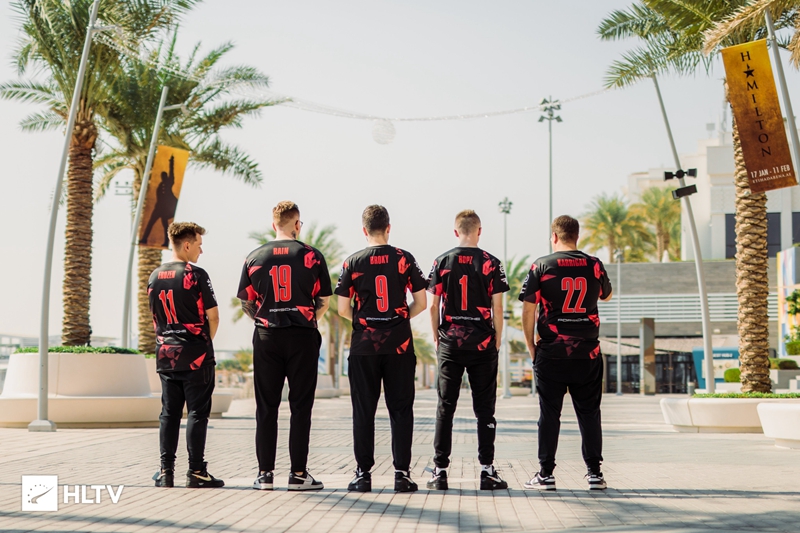 FaZe拍摄阿布扎比定妆照 frozen身穿11号队服