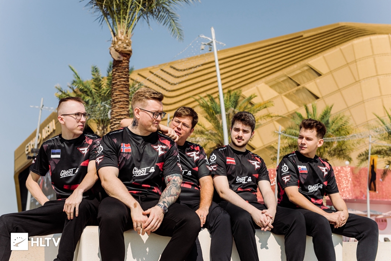 FaZe拍摄阿布扎比定妆照 frozen身穿11号队服