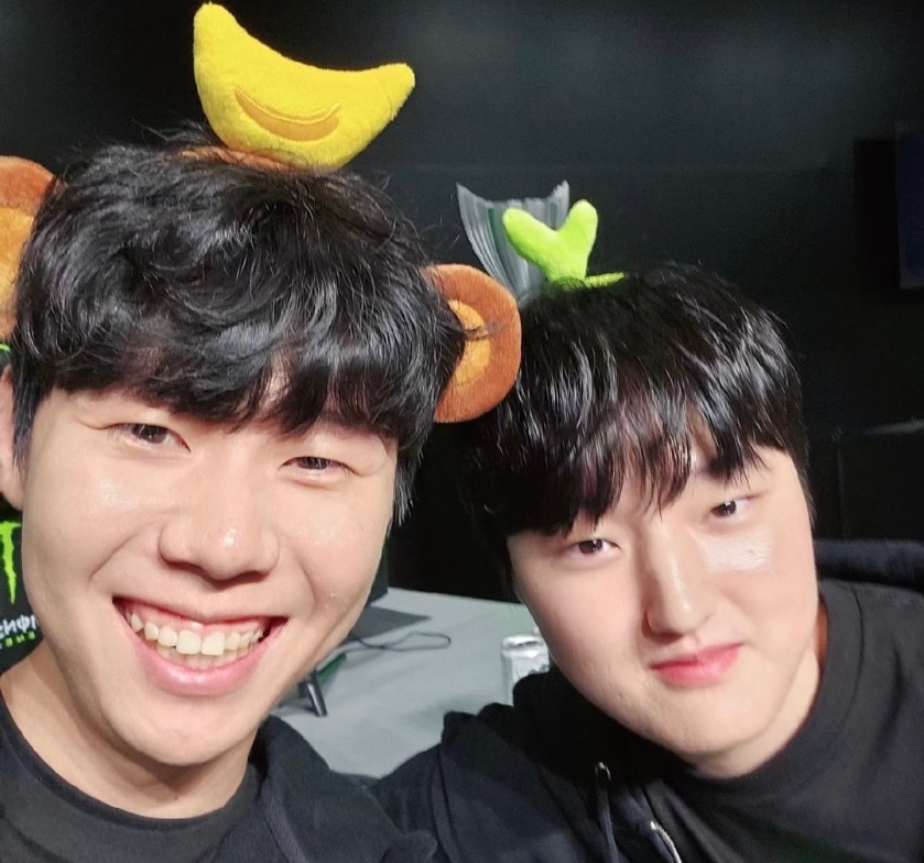 Lehends更新和Peyz合照，Chovy回复：猴子人~_5EPlay - 5EPlay赛凡网