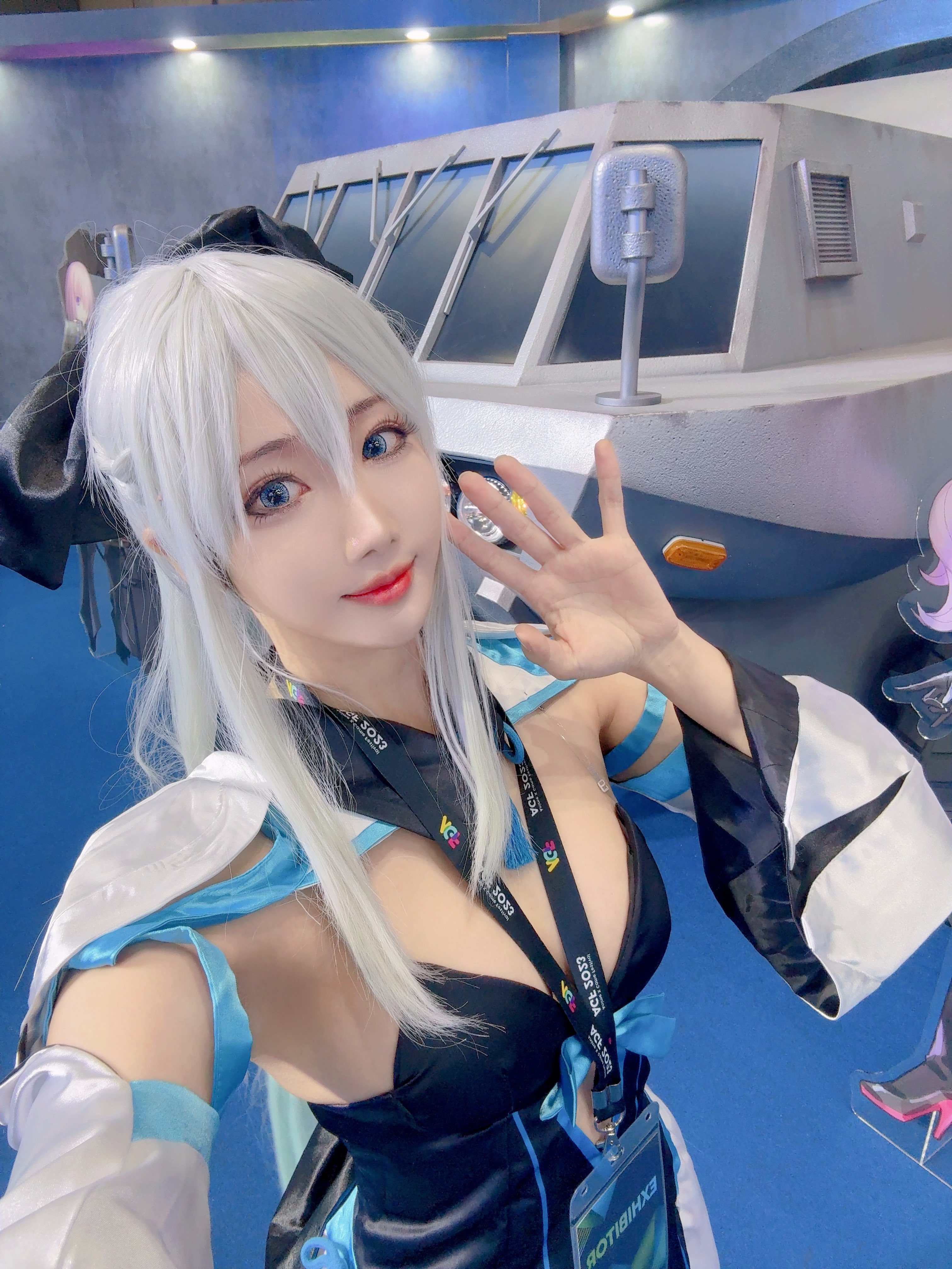 卡特琳娜coser分享与Faker的合照：耶！_5EPlay - 5EPlay赛凡网