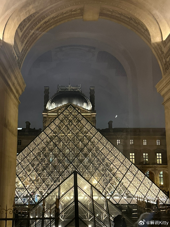 原LPL英文流解说Kitty晒旅游照：Mona Lisa_5EPlay - 5EPlay赛凡网