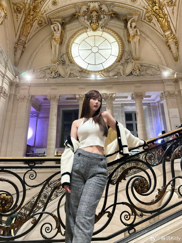 原LPL英文流解说Kitty晒旅游照：Mona Lisa_5EPlay - 5EPlay赛凡网