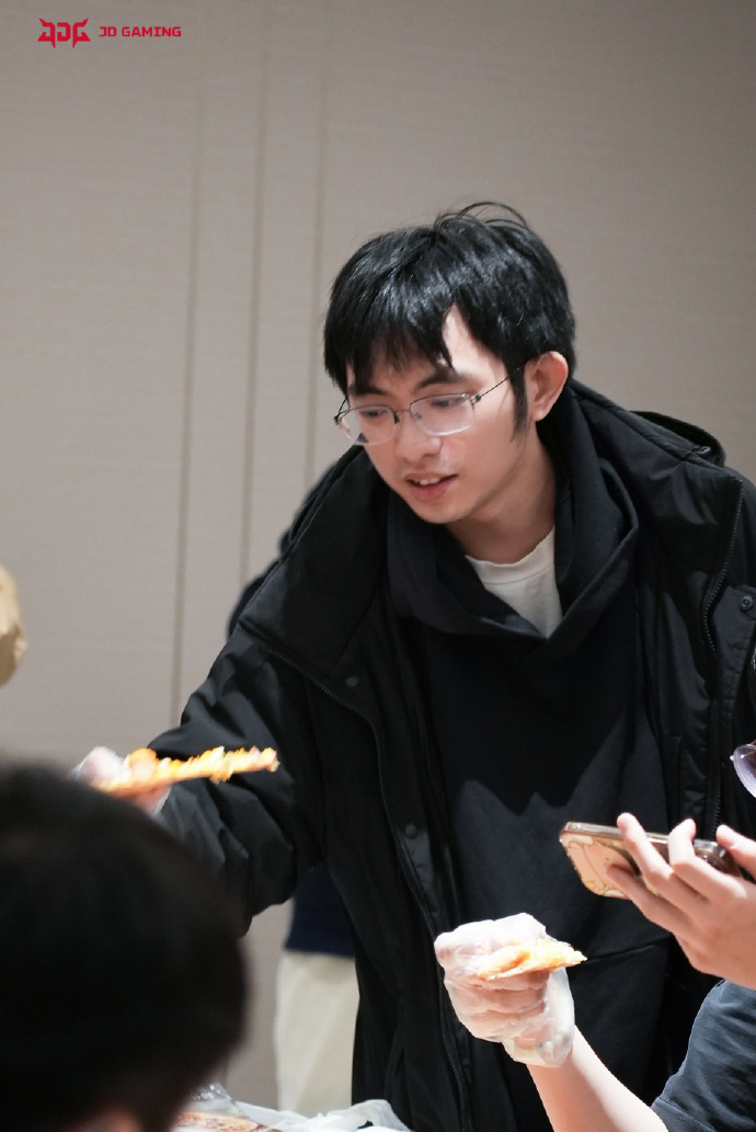 JDG战队日常返图：到北京啦 新家vlog加急剪辑中_5EPlay - 5EPlay赛凡网