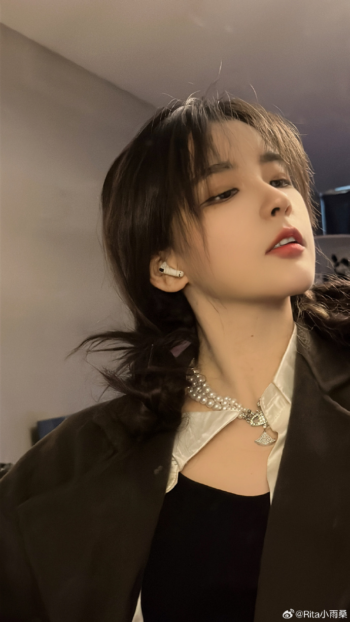 LPL解说Rita晒照：浅出个门儿 来偶遇_5EPlay - 5EPlay赛凡网