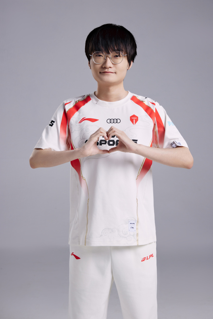 TES春季赛定妆照一览：经典版队服的定妆照来咯 新赛季开冲！_5EPlay - 5EPlay赛凡网