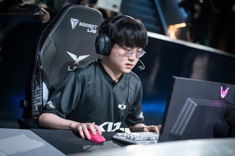 Showmaker定妆照花絮一览：重现面对镜头的经典表情_5EPlay - 5EPlay赛凡网