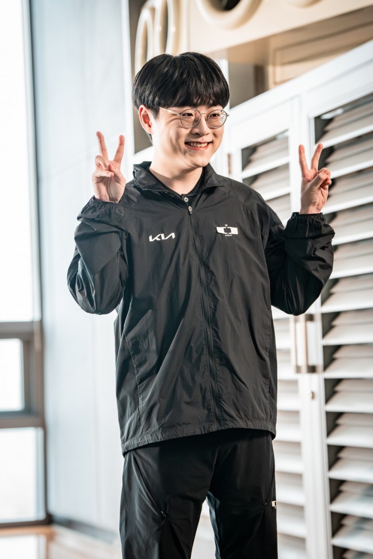 Showmaker定妆照花絮一览：重现面对镜头的经典表情_5EPlay - 5EPlay赛凡网