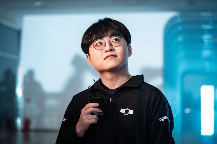 Showmaker定妆照花絮一览：重现面对镜头的经典表情_5EPlay - 5EPlay赛凡网