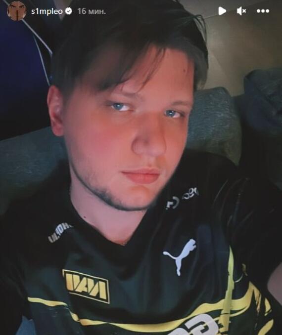 对阵EF赛前 s1mple身着NaVi队服支持俱乐部_5EPlay - 5EPlay赛凡网