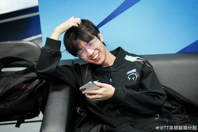 TT官博发布赛前返图：调试完毕，哥几个今天放轻松打！_5EPlay - 5EPlay赛凡网