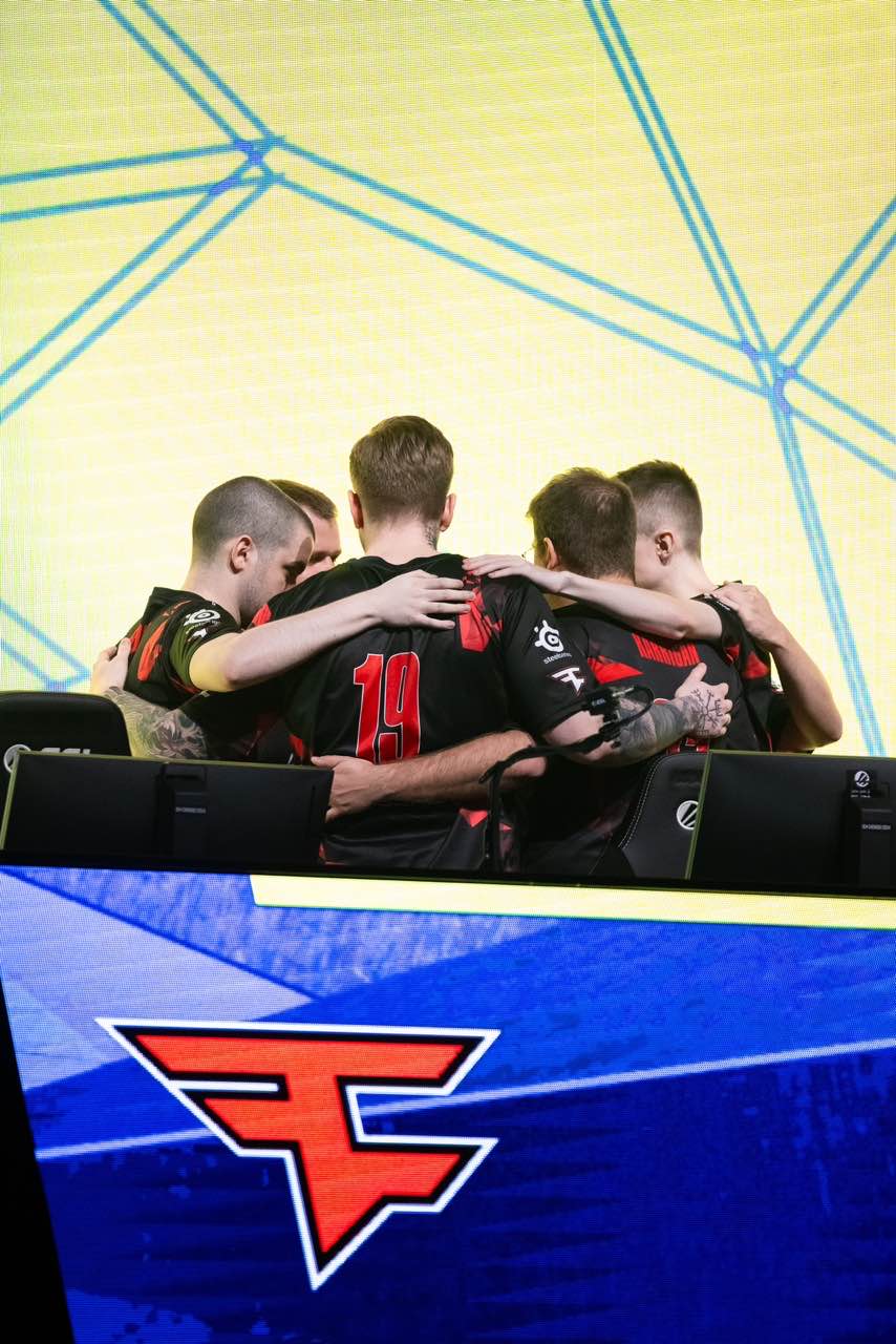 红色的海洋！IEM成都决赛MOUZ对阵FaZe赛场图集_5EPlay - 5EPlay赛凡网