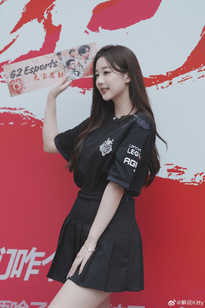 前LPL英文流解说Kitty微博晒照：Kitty电竞版炫彩～_5EPlay - 5EPlay赛凡网