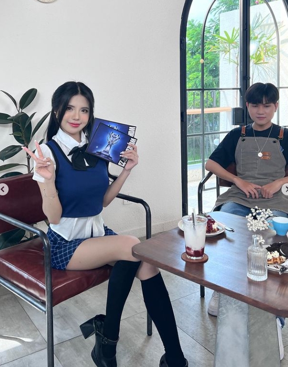 越南赛区女主持maidora晒照：现在我是GEN粉丝了！_5EPlay - 5EPlay赛凡网