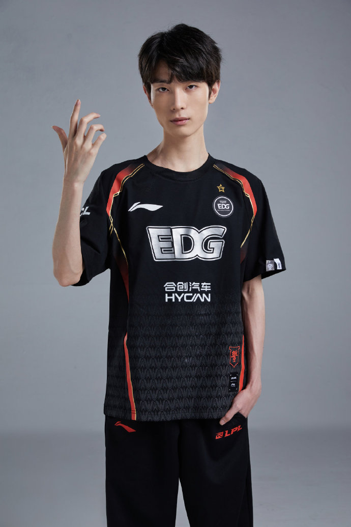 EDG夏季赛选手定妆照一览：为爱而聚，E起前进_5EPlay - 5EPlay赛凡网