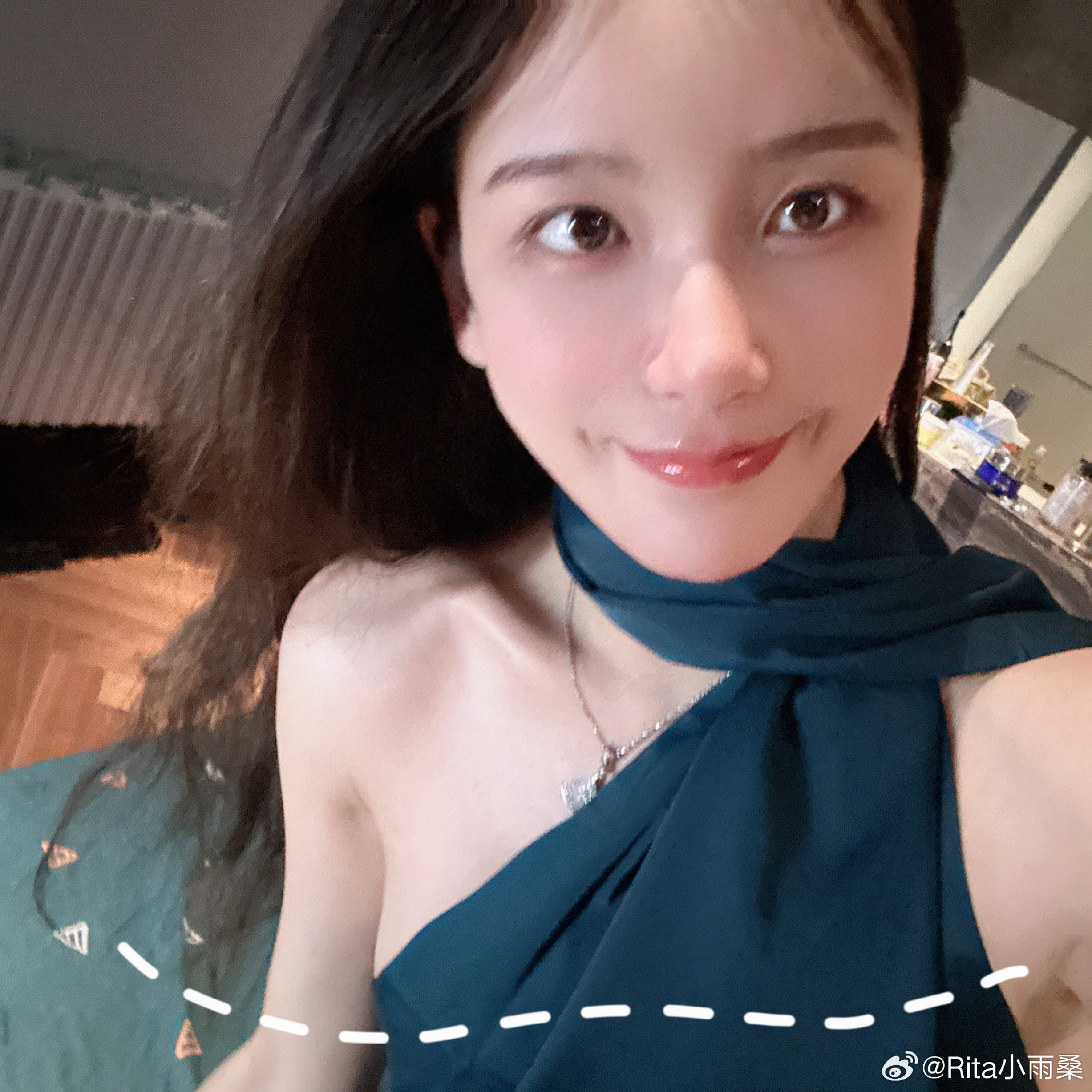 LPL解说Rita晒照：今天不下雨 出去玩噜_5EPlay - 5EPlay赛凡网