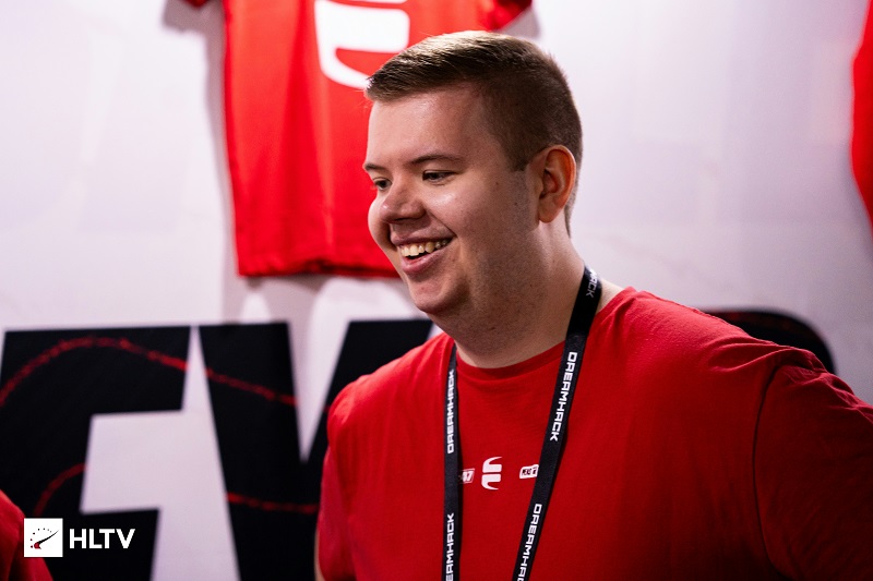 JW与年轻小将poiii采访：相信EYEBALLERS能跻身TOP30战队_5EPlay - 5EPlay赛凡网