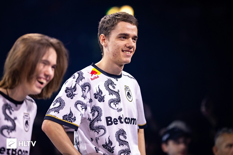 zont1x：上赛季的两个冠军并不足以说明Spirit是最强战队_5EPlay - 5EPlay赛凡网