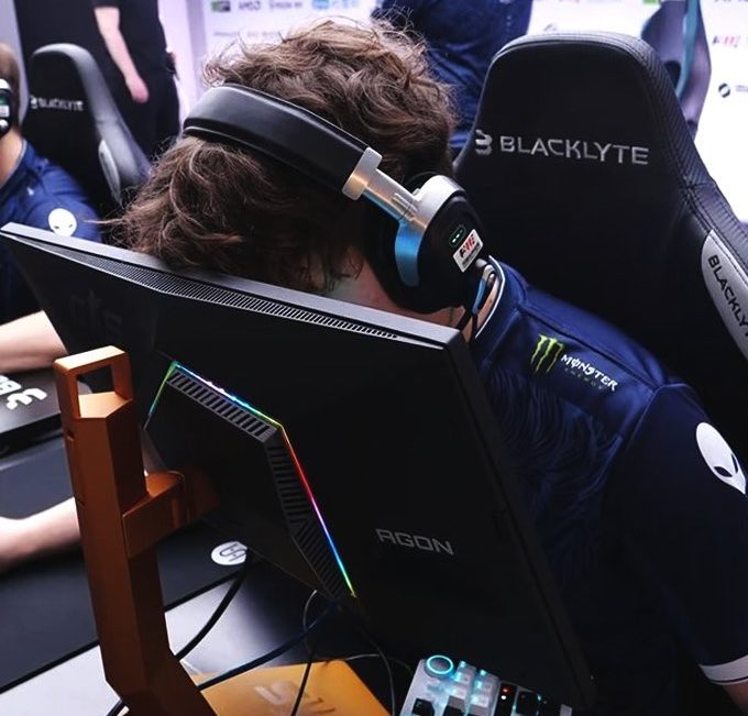 个性十足：YEKINDAR晒签名设计_5EPlay - 5EPlay赛凡网