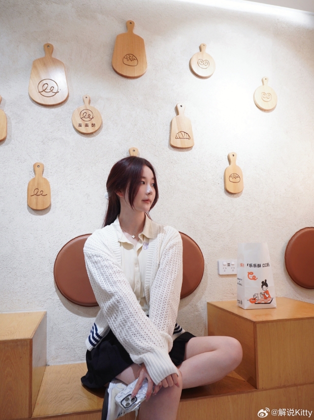 男友视角？解说kitty晒照：准备礼物咯_5EPlay - 5EPlay赛凡网