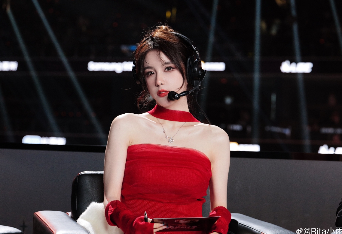 LPL美女解说Rita年度照片精选：颜值这块 真的没输过..._5EPlay - 5EPlay赛凡网