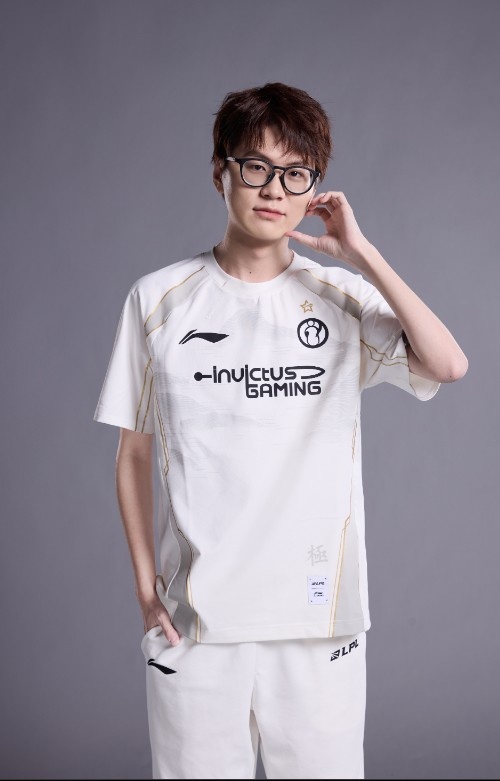 LPL选手公布iG全神班2025定妆照：登峰造极，再赴極境再登山_5EPlay - 5EPlay赛凡网