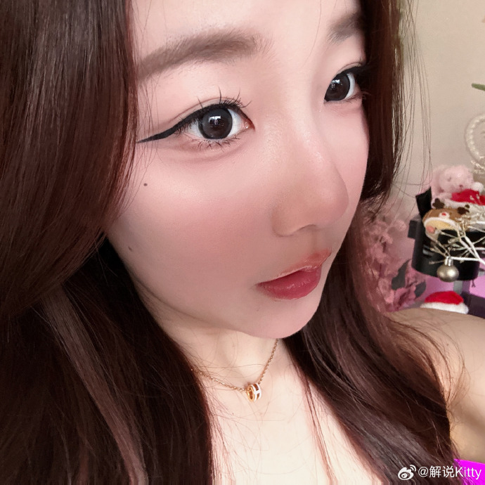 前LPL英文流解说Kitty晒照并配文：哟_5EPlay - 5EPlay赛凡网