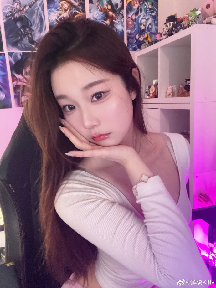 前LPL英文流解说Kitty晒照并配文：哟_5EPlay - 5EPlay赛凡网
