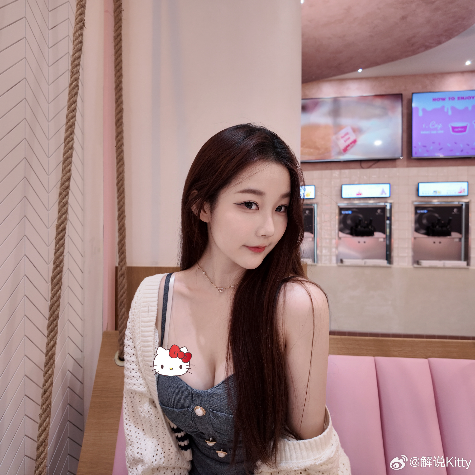 前LPL英文流解说Kitty分享自拍，并配文：模糊不清的_5EPlay - 5EPlay赛凡网